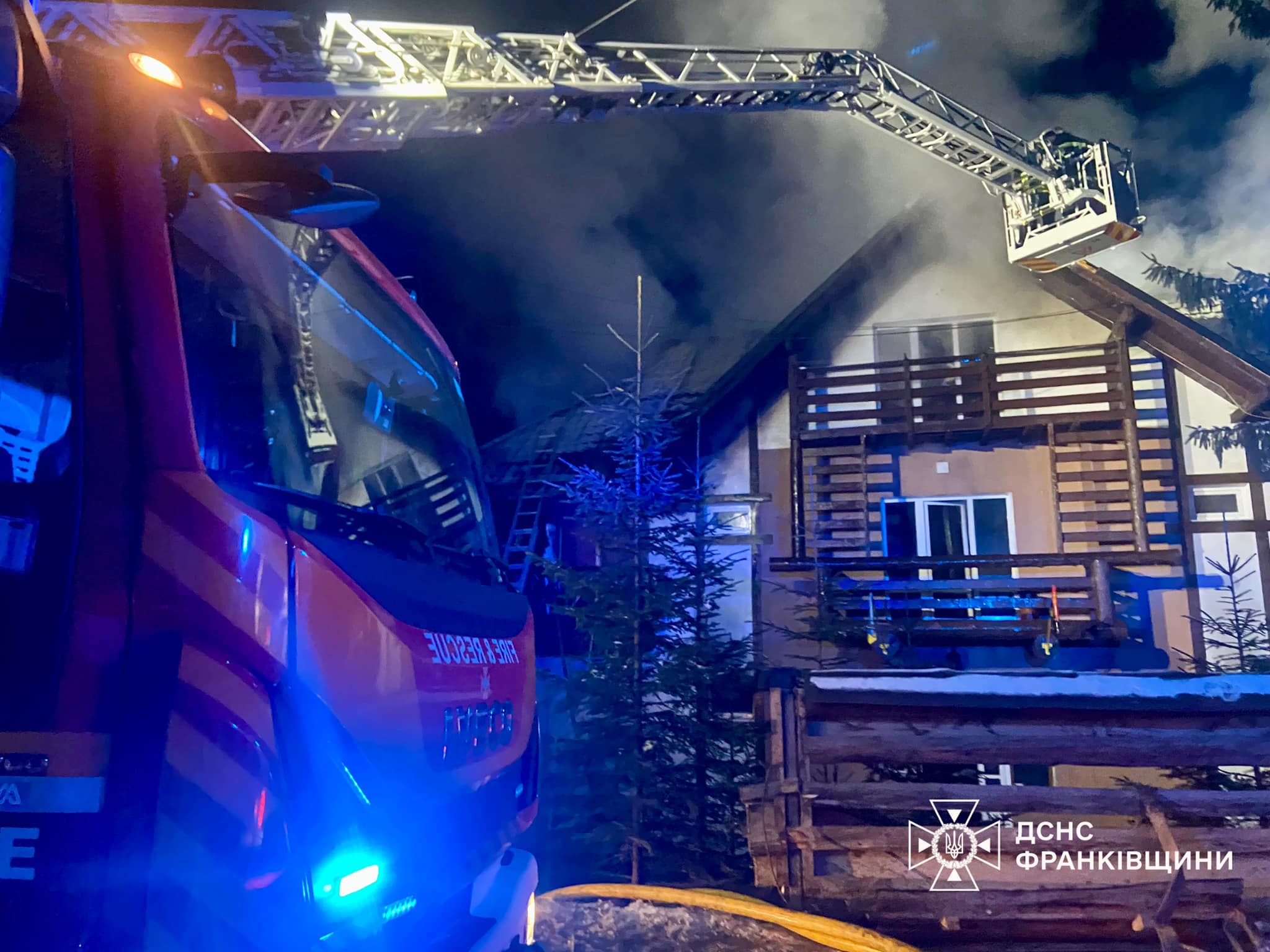 Залучили 26 рятувальників: на Івано-Франківщині ліквідували пожежу ...